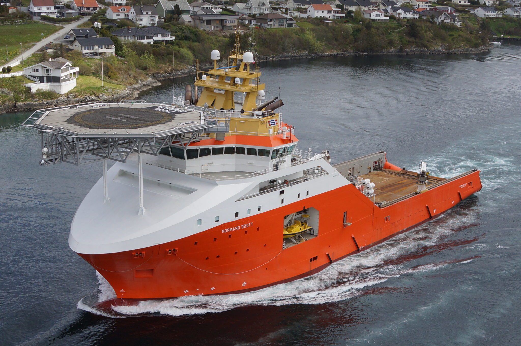 10 vessels departing for Russia and Africa - Solstad